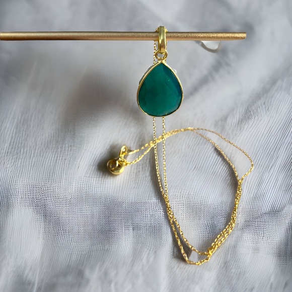 Jewelry | Raw Emerald Tear Drop Necklace Incased In 1k Gold Earrings ...